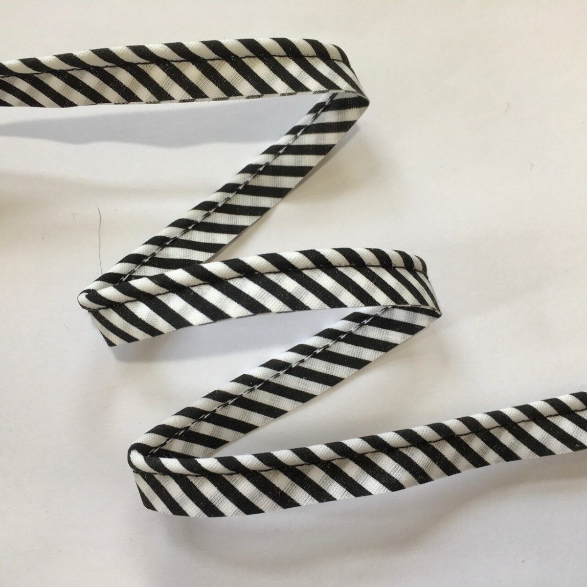 1/2″ Black and White Stripe Piping Décor – 50 YD Bulk Spool